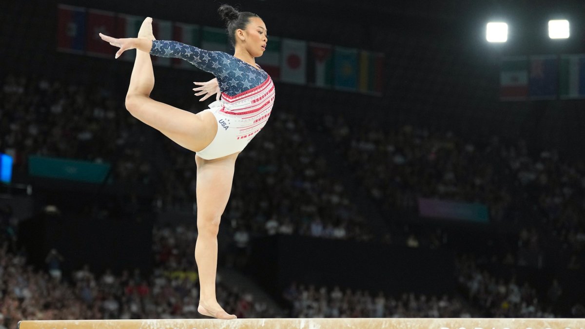 HIGHLIGHTS: Suni Lee wobbles, recovers on beam in women’s individual ...