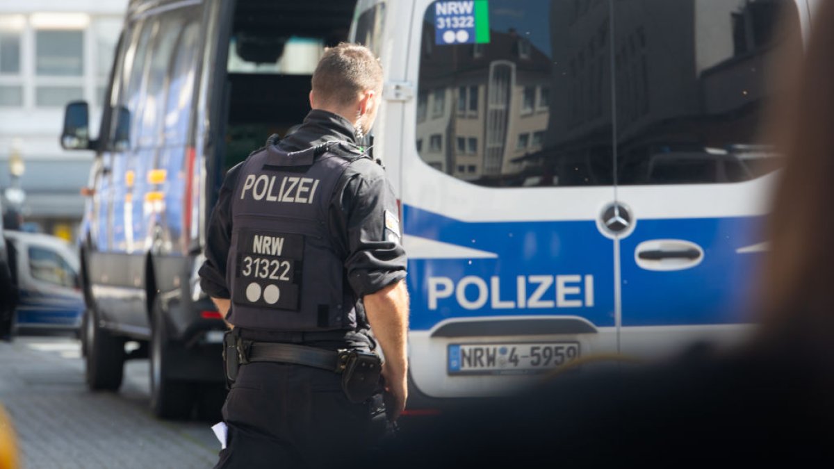 Man turns himself in after deadly Solingen knife attack: Officials ...