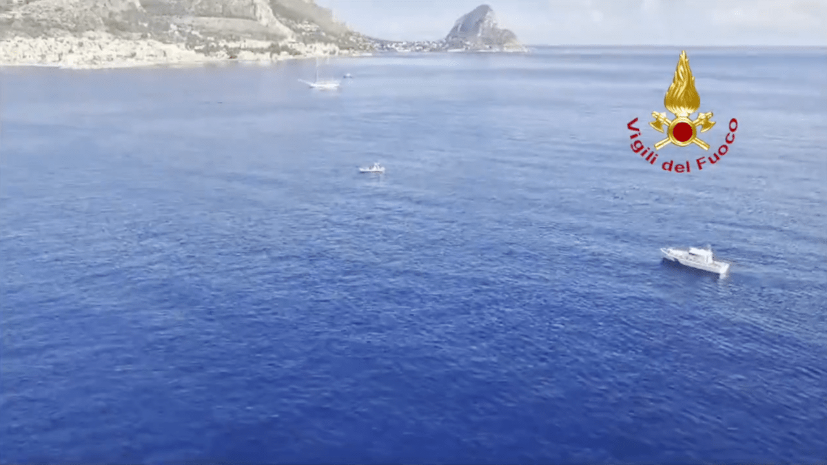 Video shows moment sailing yacht Bayesian sinks during violent storm ...