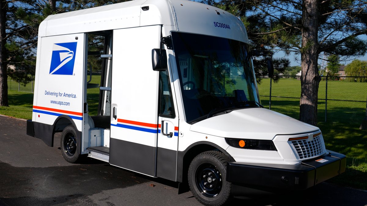 USPS’ long-awaited new mail truck makes its debut – NBC4 Washington