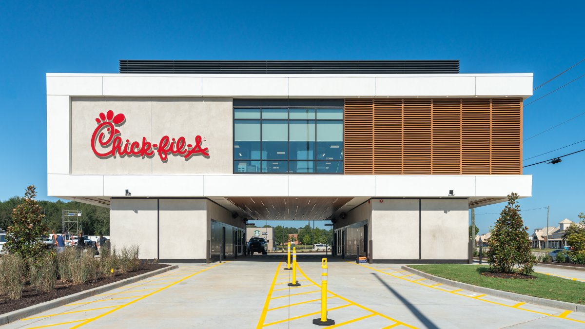 Look inside Chick-fil-A’s first ‘elevated’ drive-thru – NBC4 Washington