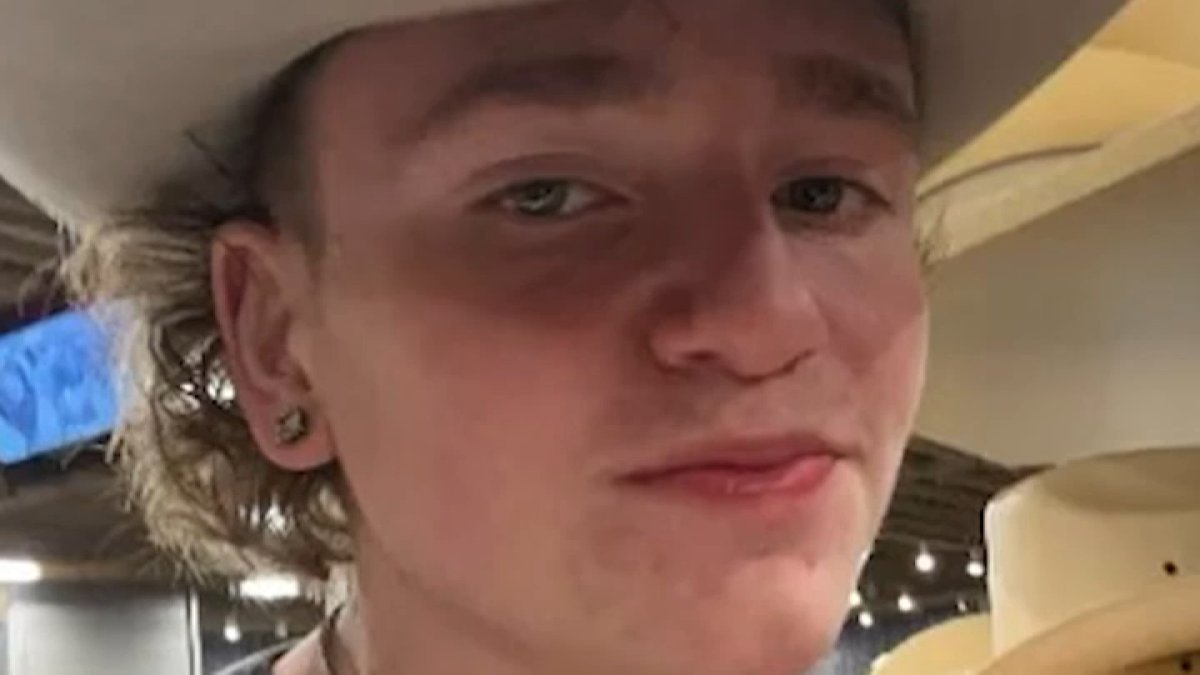 ‘Kindest person’: Man, 19, fatally shot while trying to break up fight ...