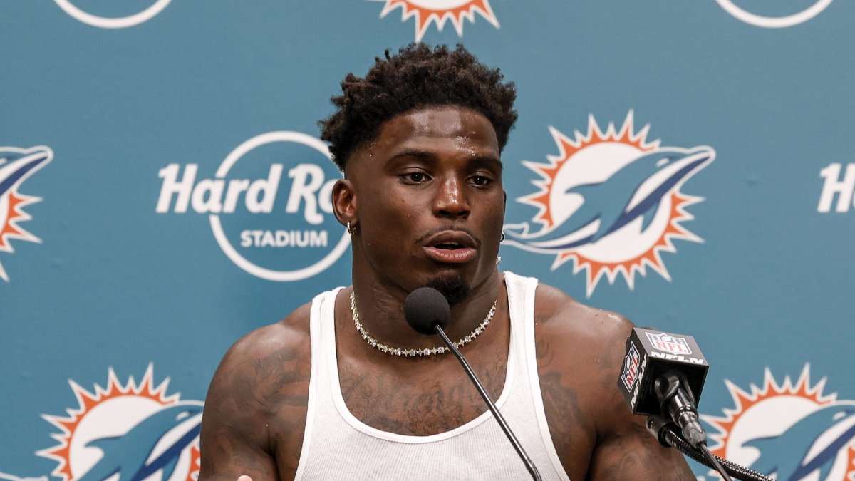 Watch the bodycam video showing chaotic moments of Tyreek Hill traffic ...