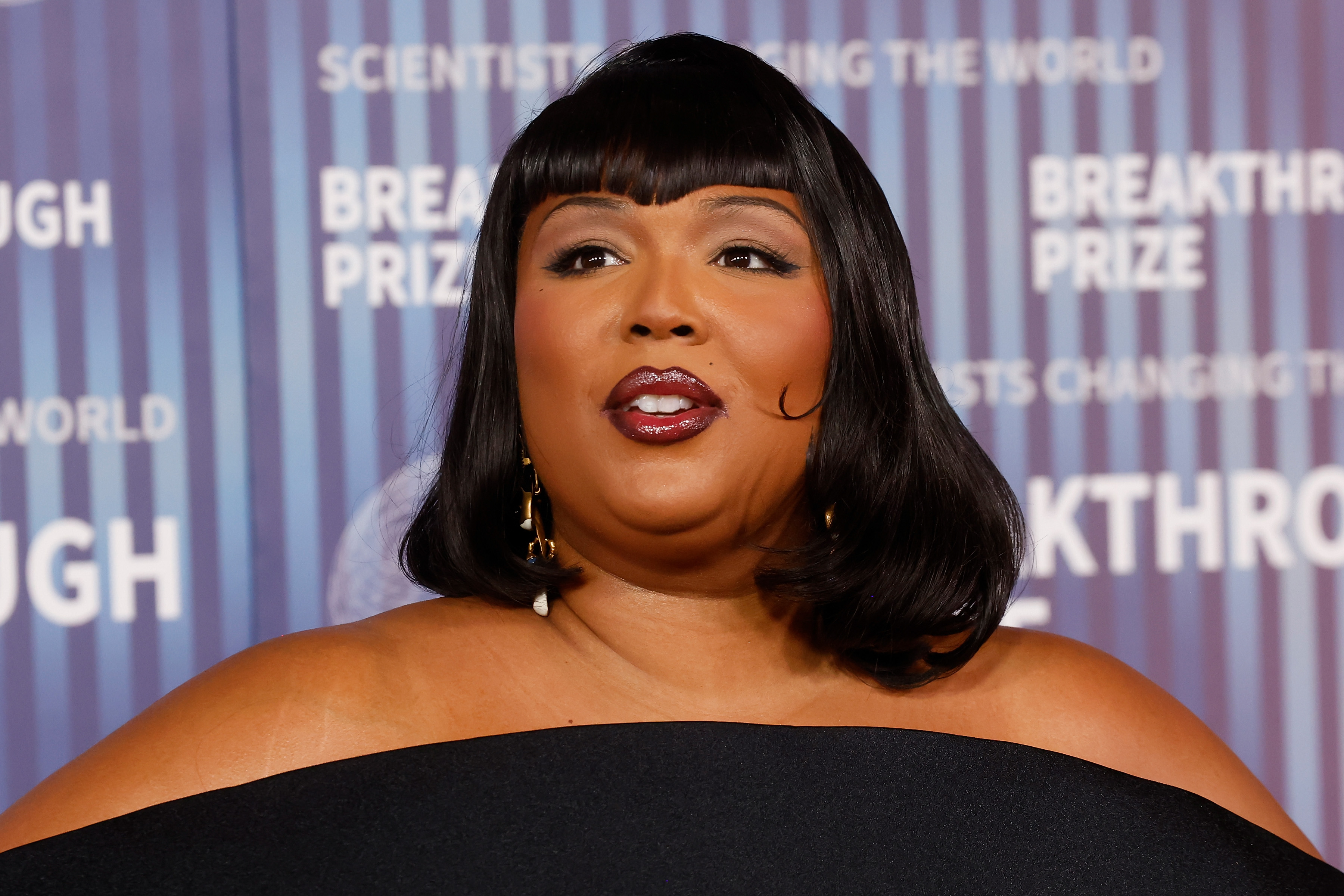 Lizzo dismissed from harassment suit filed by wardrobe stylist – NBC4 ...