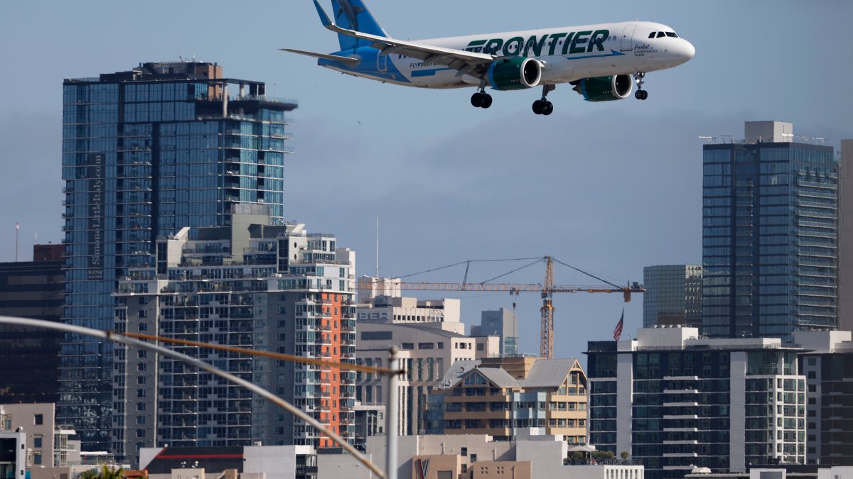 Video shows fire coming from Frontier flight after landing in Las Vegas ...