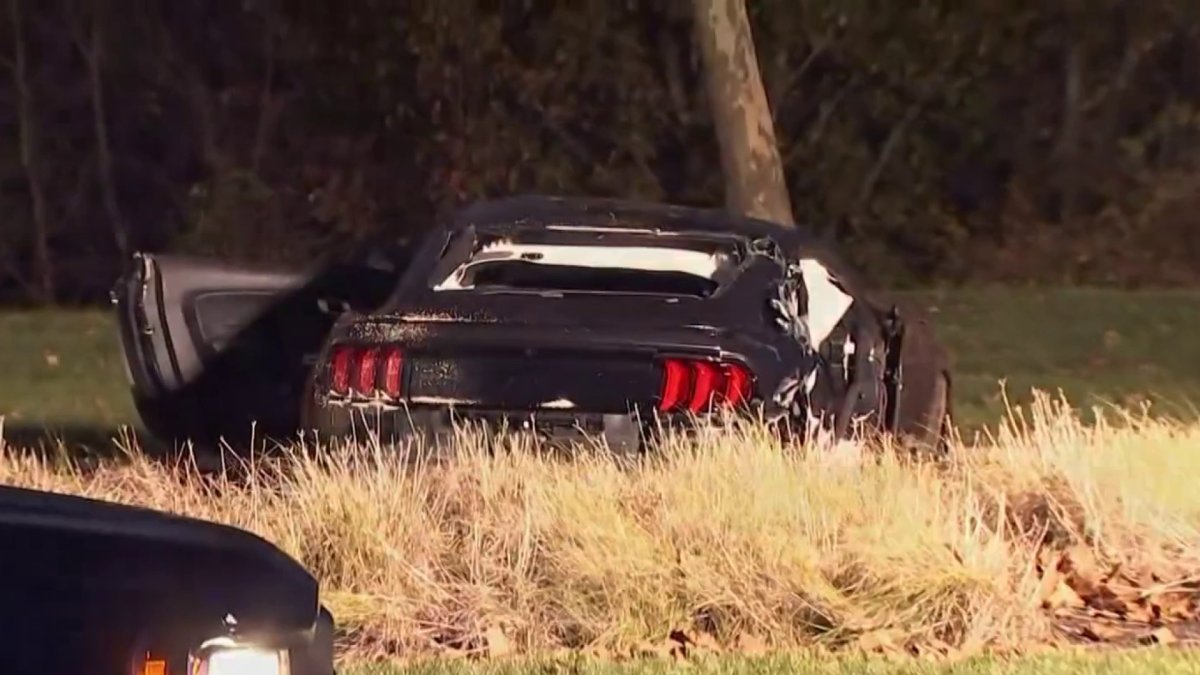 2 dead, 2 injured after Mustang crashes in Chantilly – NBC4 Washington