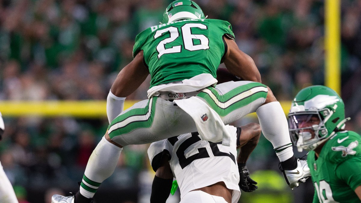 Eagles left in awe after Saquon Barkley’s hurdle vs. Jaguars – NBC4 ...