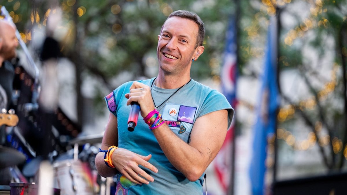 Coldplay frontman Chris Martin falls through trapdoor on stage – NBC4 ...