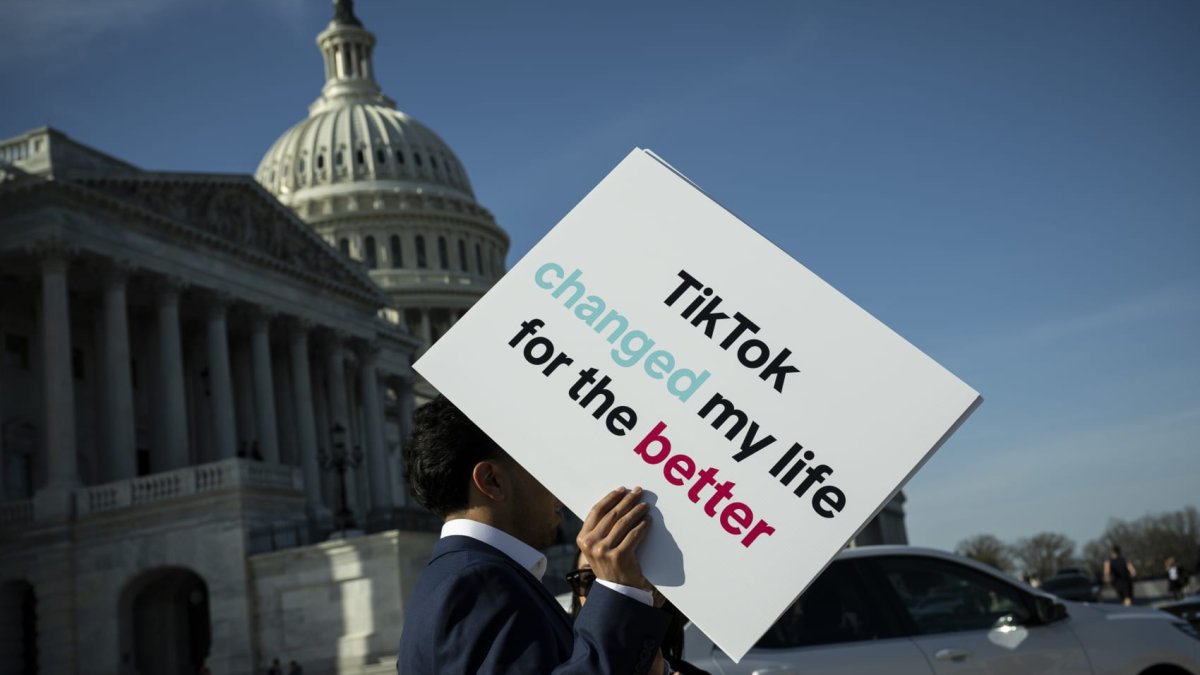 Trump meets with TikTok CEO as app asks Supreme Court to block ban ...