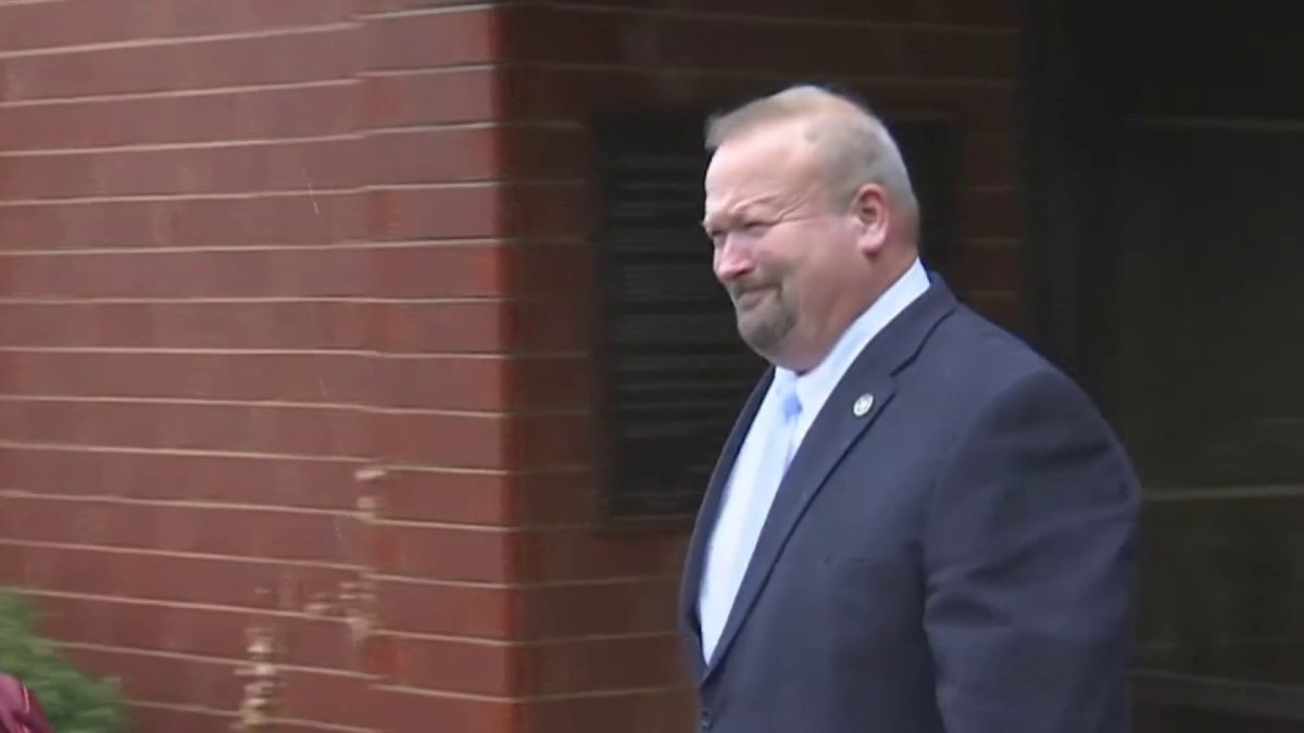 Man testifies he bribed ex-sheriff $25K for badge, gun permits – NBC4 ...