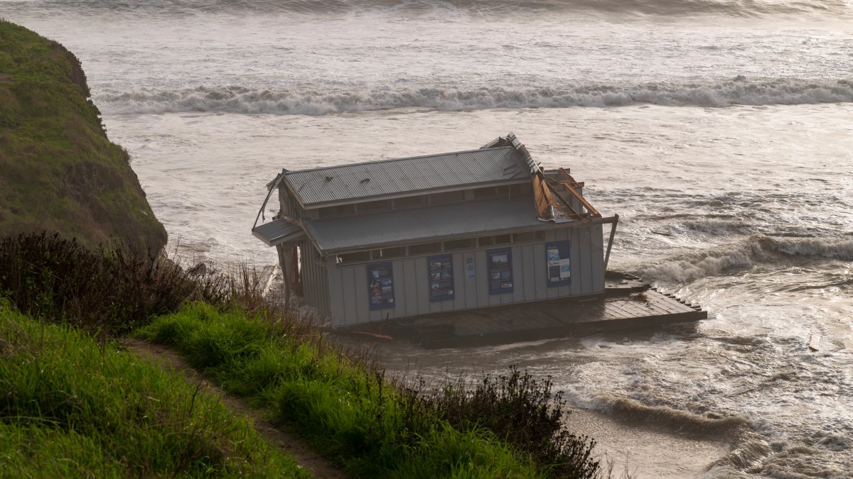 California wharf collapse sends 3 people into the ocean – NBC4 Washington