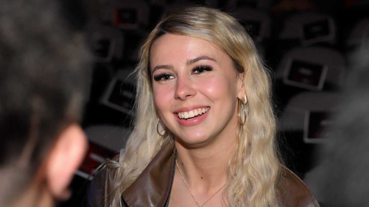 ‘Hawk tuah girl’ Hailey Welch’s crypto launch draws scrutiny – NBC4 ...