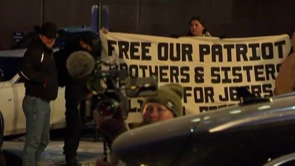 Members of J6 vigil outside DC Jail celebrate ahead of possible pardons ...
