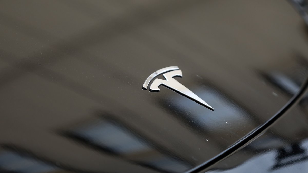Tesla data helped police in Las Vegas. It highlights privacy concerns ...