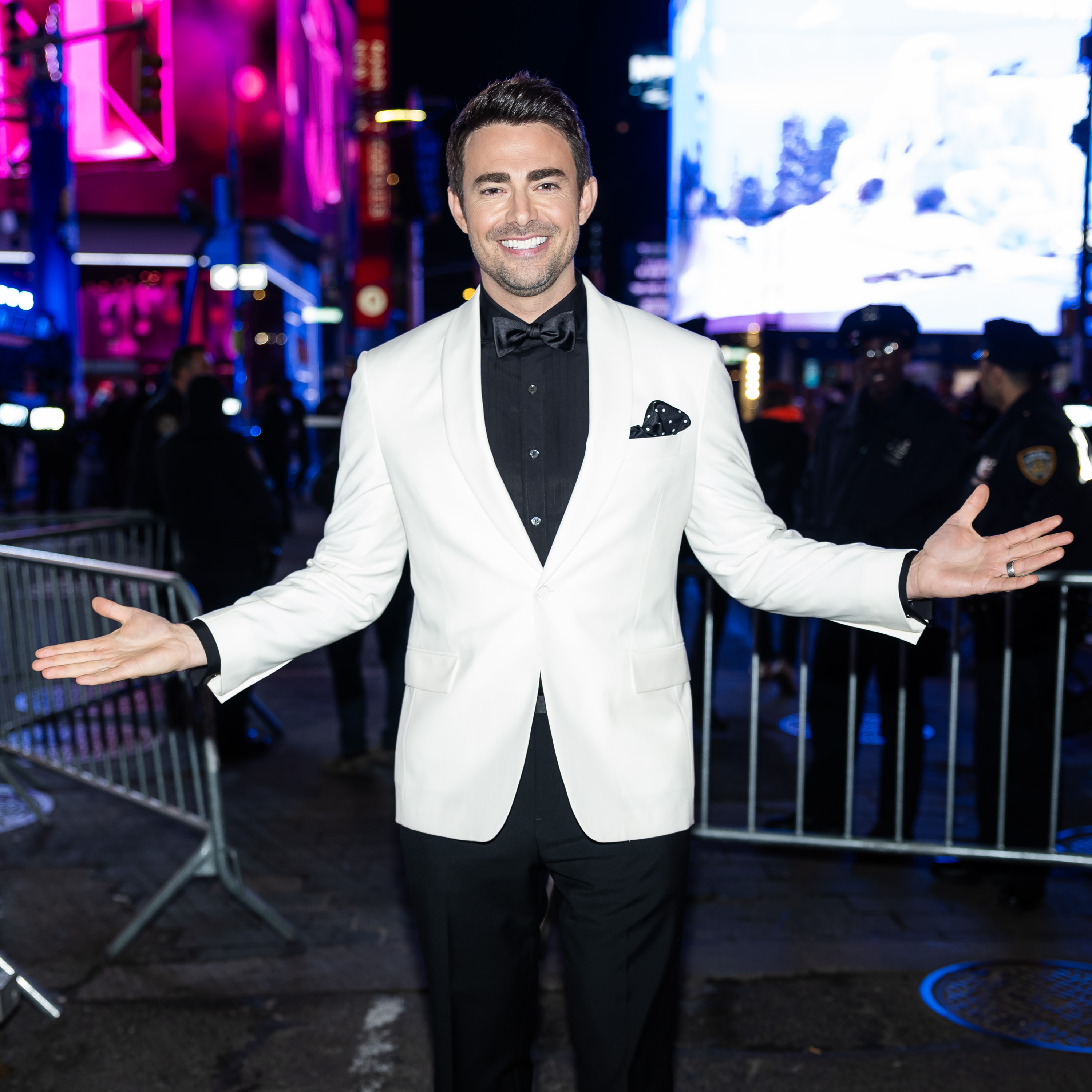 Kathie Lee reacts to Jonathan Bennett’s re-creation of her 1980s ...
