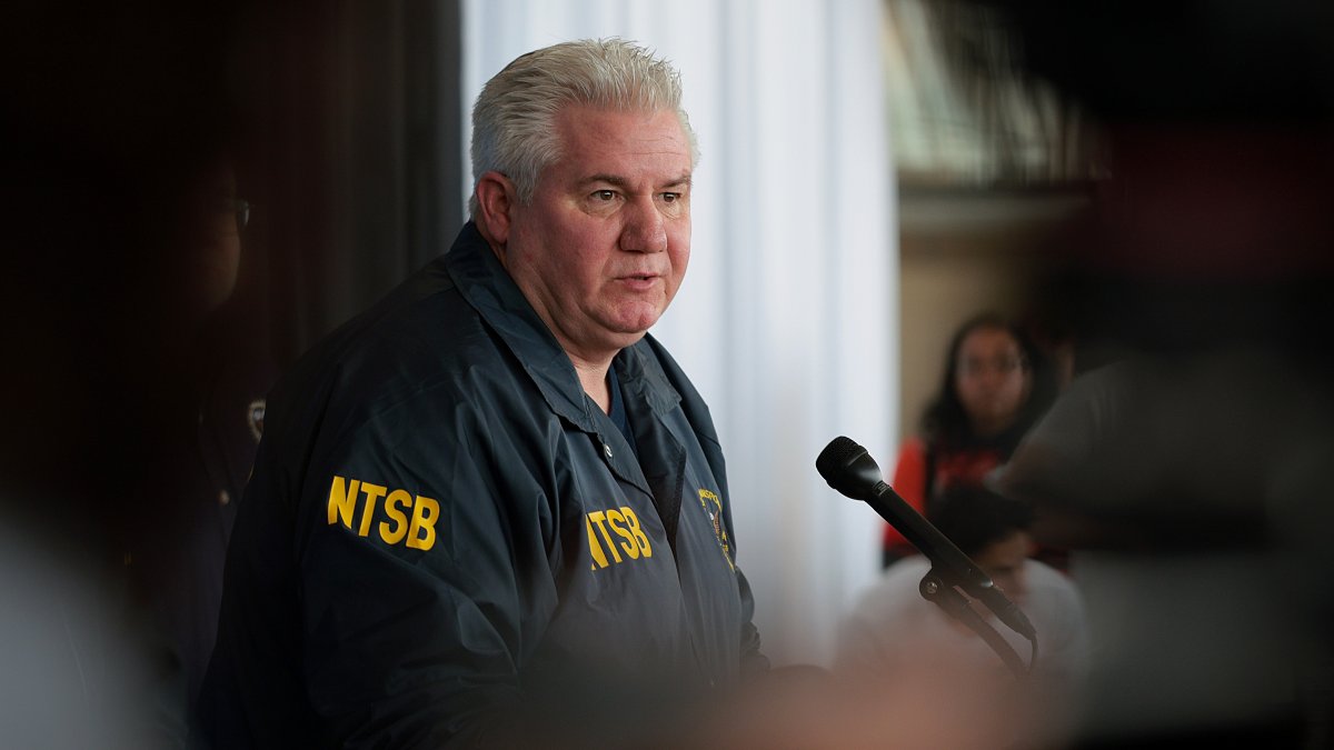 NTSB spokesperson: ‘The controller that was working at the time has ...