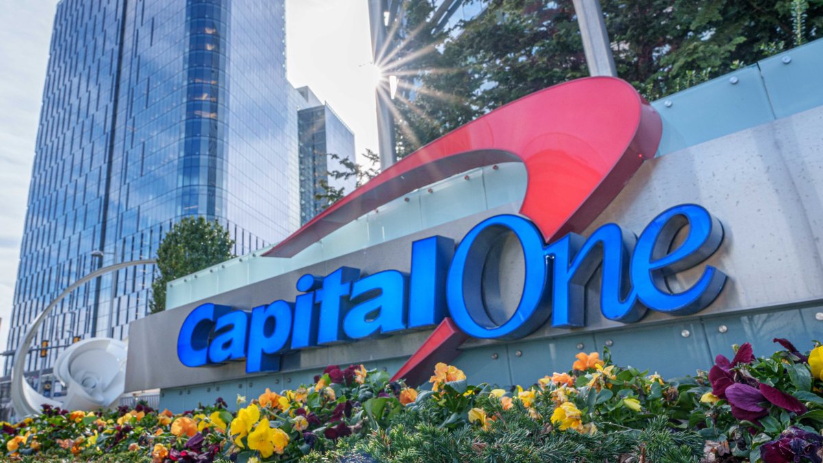 Capital One outage drags into second day – NBC4 Washington