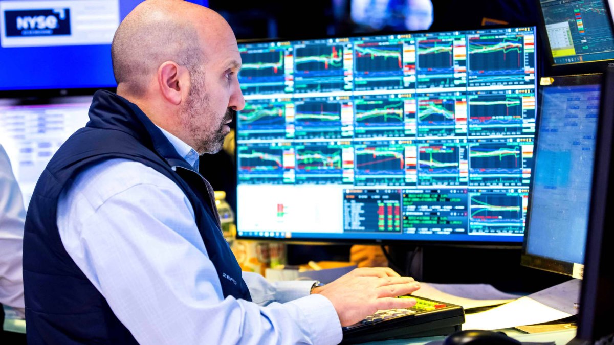 10-year Treasury yield drops as traders digest news on issuance, fresh ...