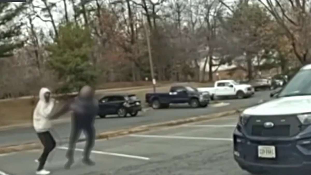 Body camera video shows teen with knife before officer stabbed – NBC4 ...