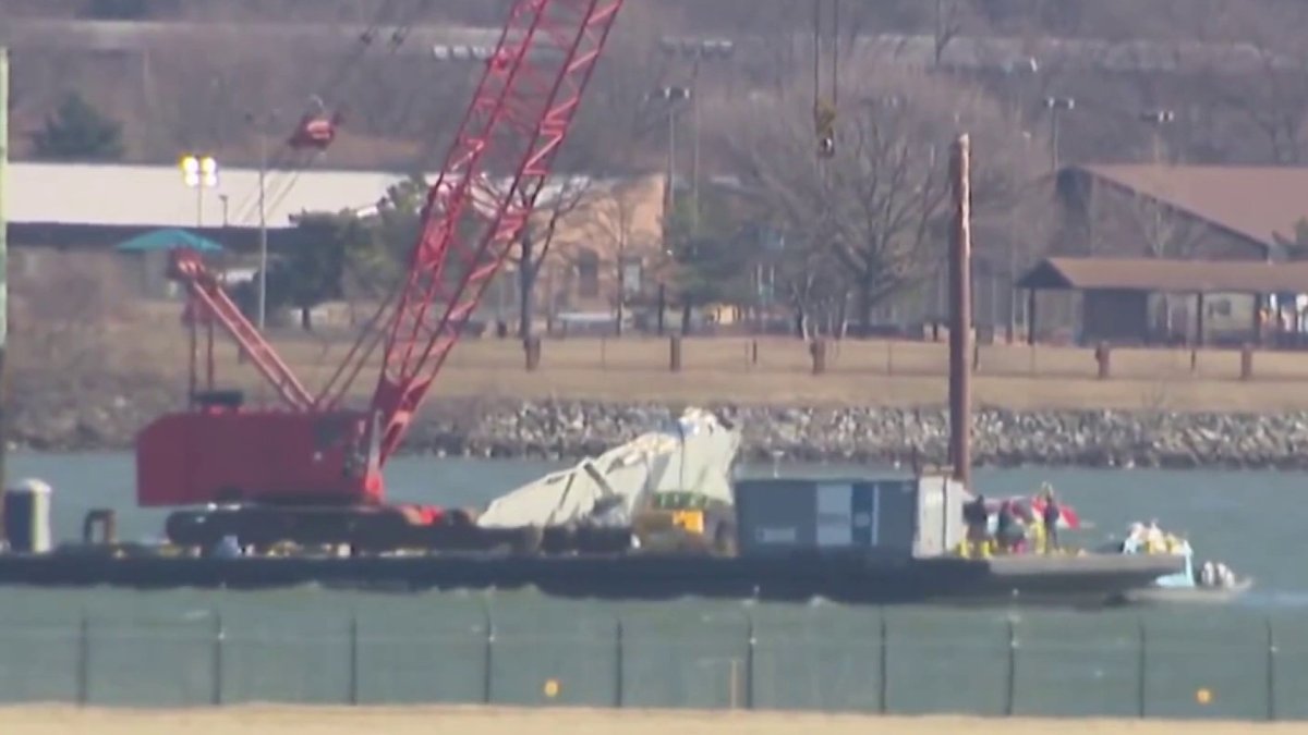 Crews continue to remove wreckage 1 week after Potomac collision – NBC4 ...