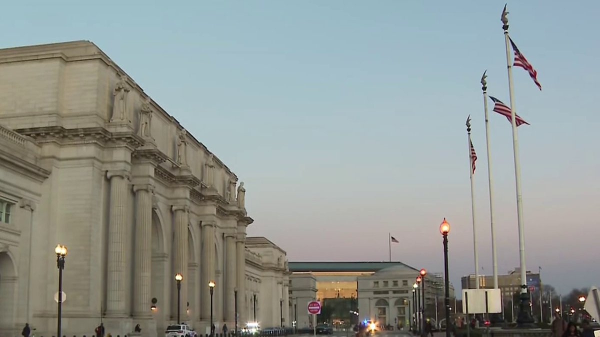 1 man killed in Union Station garage shooting – NBC4 Washington