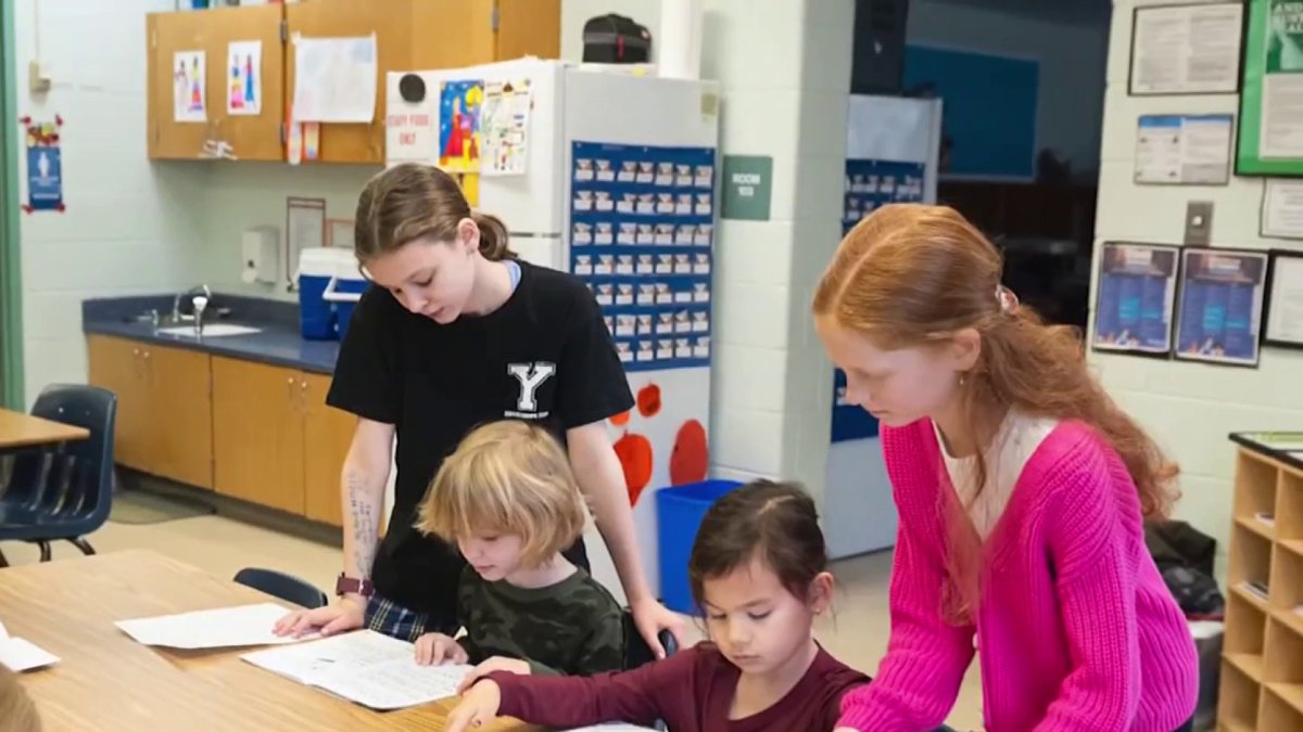 Sixth graders tutor first graders in peer mentoring program – NBC4 ...