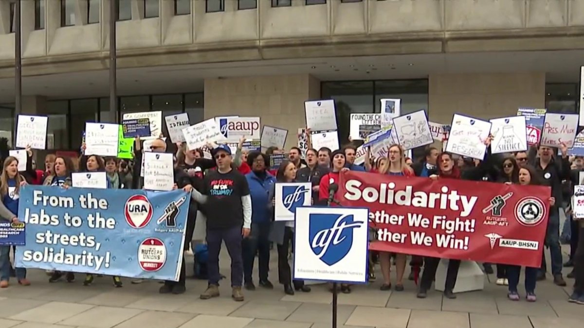 Federal workers protest DOGE cuts on Capitol Hill – NBC4 Washington