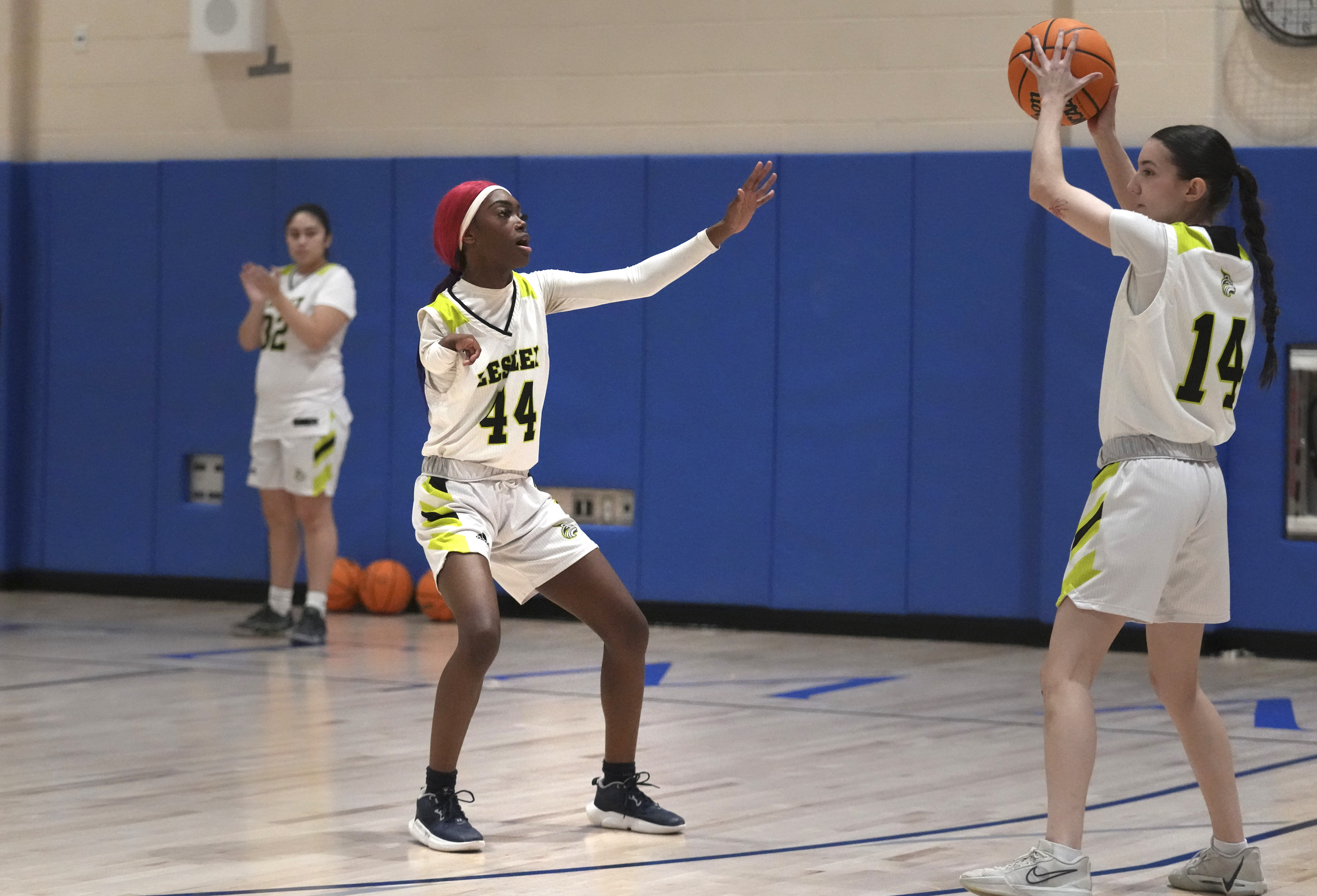 One-armed basketball player makes women’s Division III history – NBC4 ...