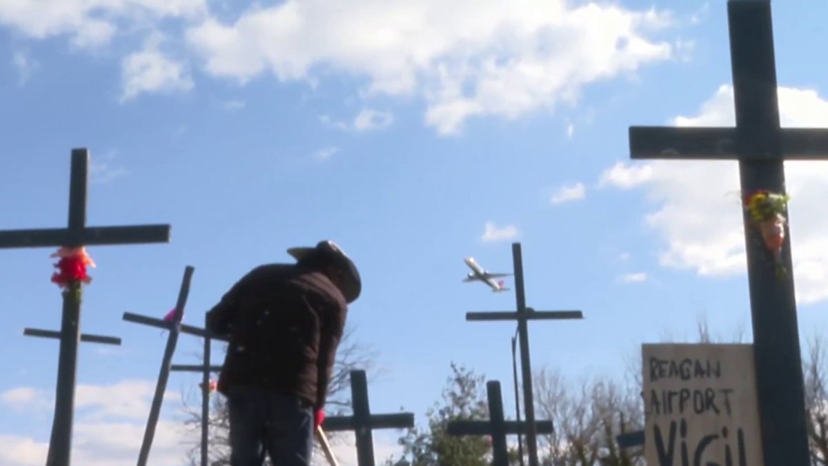 Artist creates memorial to victims of Potomac River crash – NBC4 Washington