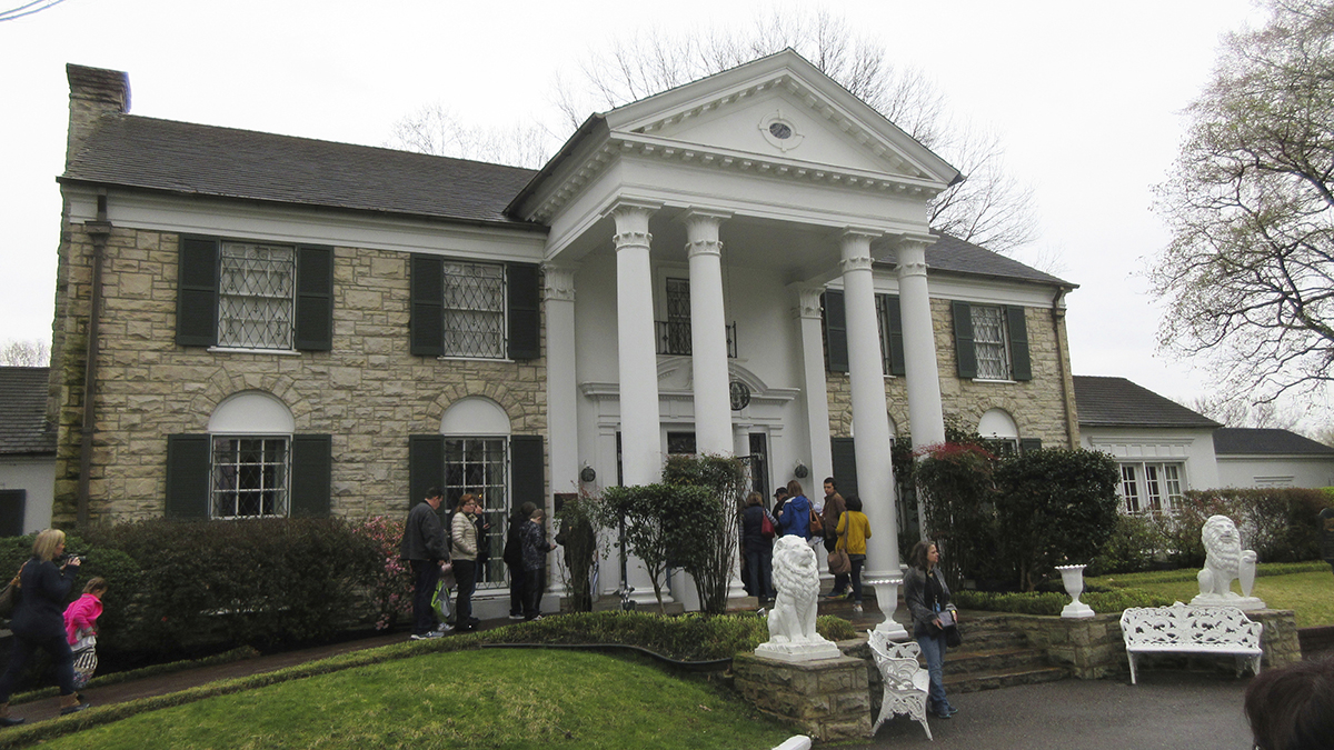 Woman pleads guilty to federal charge in plot to sell Graceland – NBC4 ...