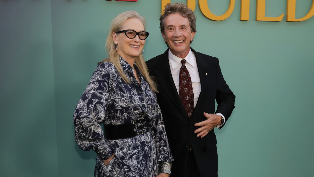 Meryl Streep gives finger while sitting with Martin Short at ‘SNL’ show – NBC4 Washington