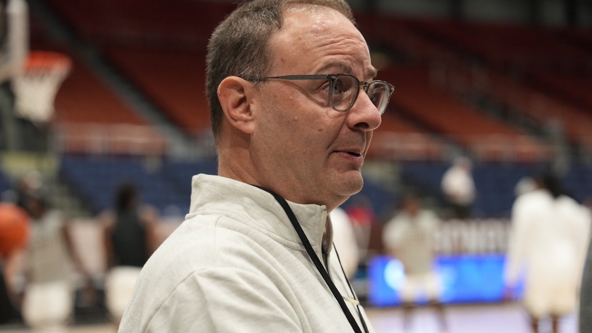 Adrian Wojnarowski’s ‘Woj bomb’ iPhones up for auction – NBC4 Washington