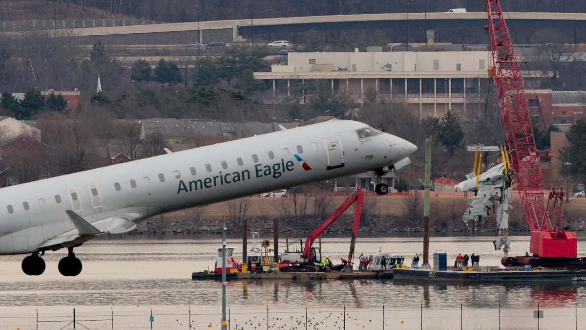 Families of Potomac crash victims introduce legislation for safer air ...