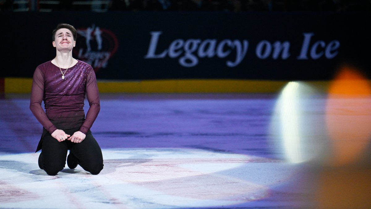 Tears flow at figure skating event for victims of DC plane crash – NBC4 ...
