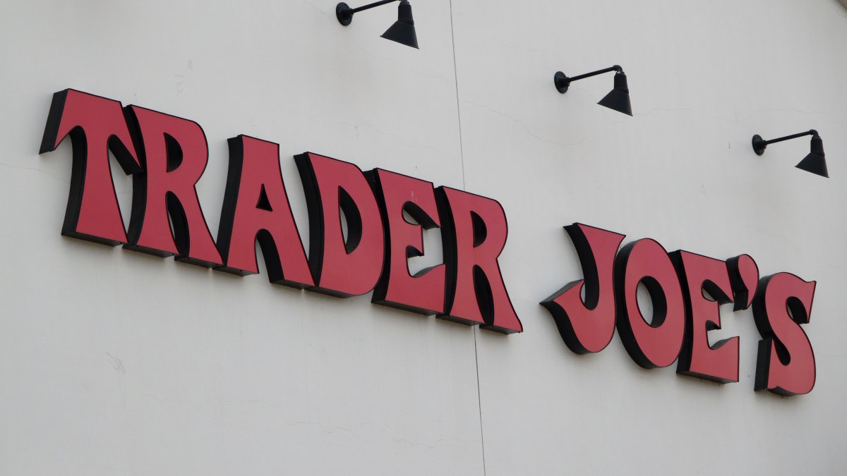 Trader Joe’s to restock mini canvas totes soon — with new colors – NBC4 ...
