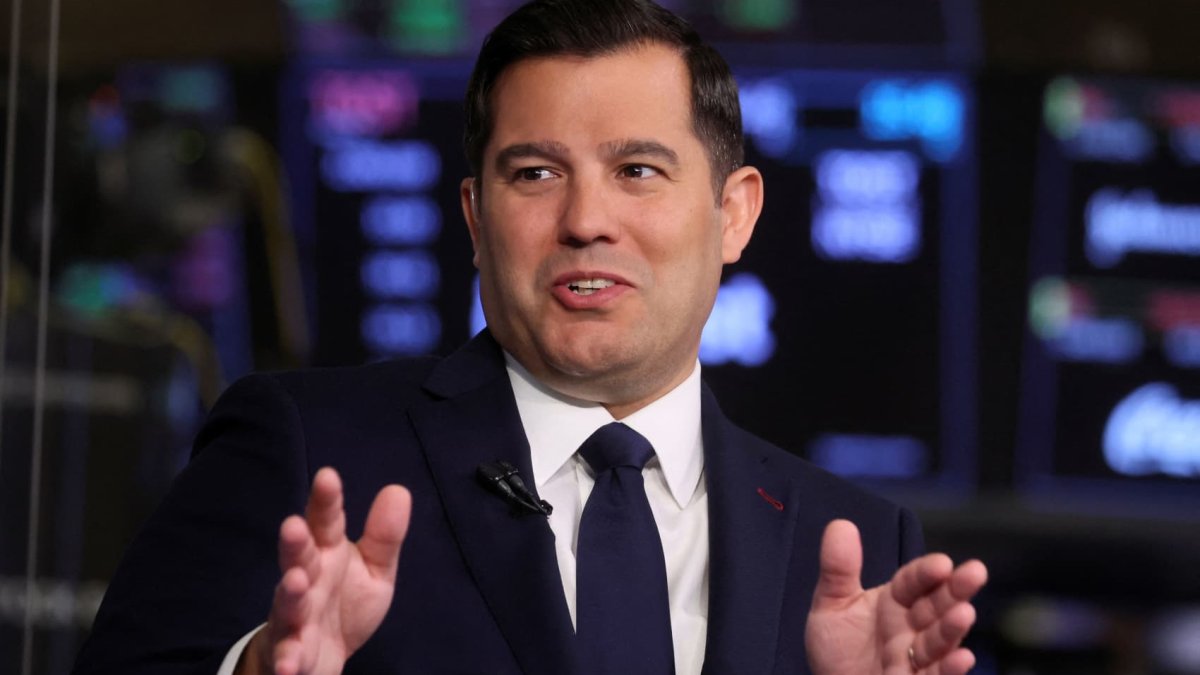 Online trading platform Webull soars 375% in second day on market after ...