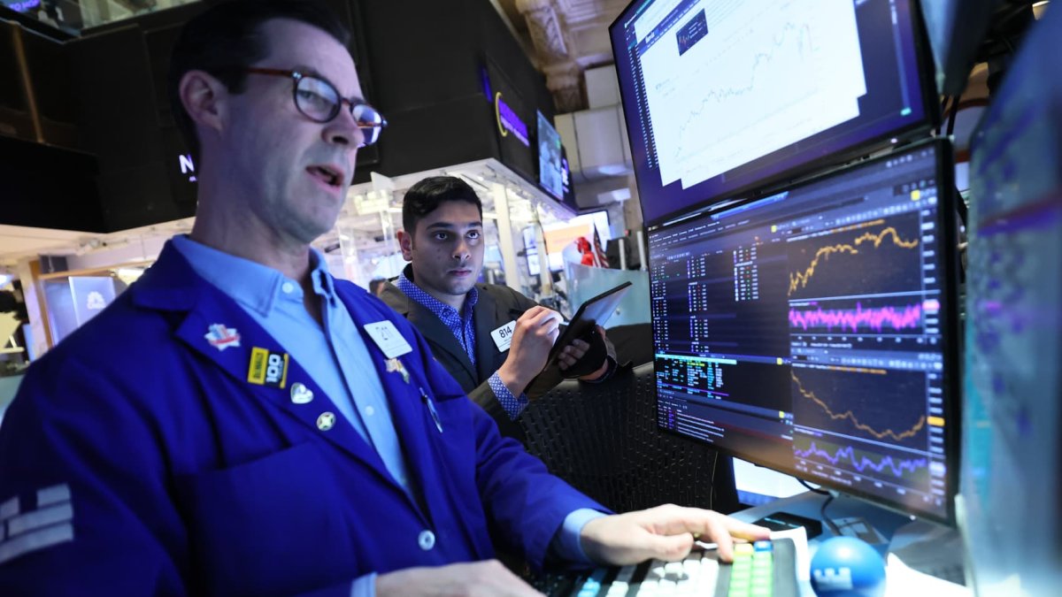 Dow jumps 1,000 points Tuesday to snap four-day string of losses: Live ...