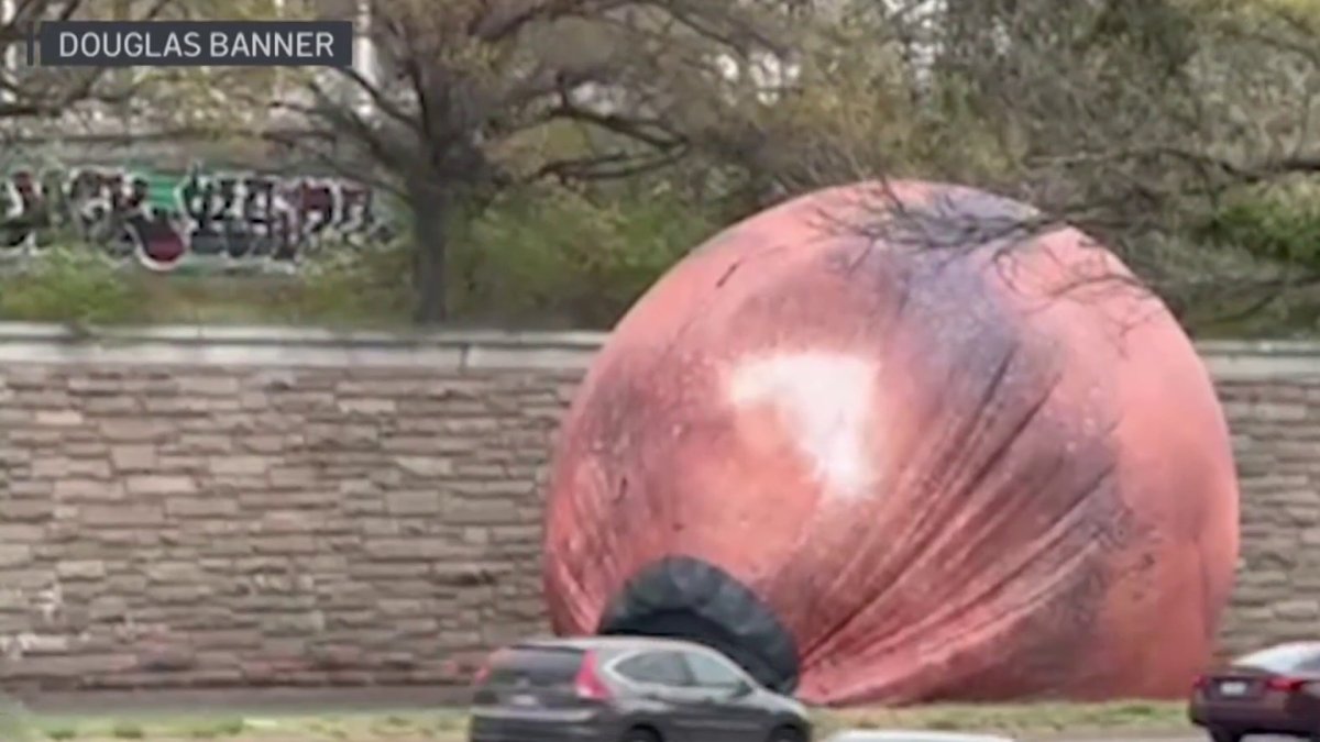 Inflatable Mars blocks traffic near Kennedy Center – NBC4 Washington