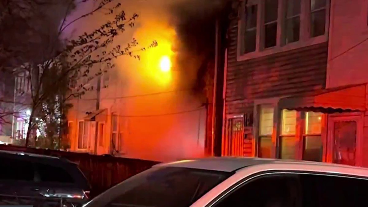 Late-night fire burns Anacostia homes, displaces 12 people – NBC4 ...