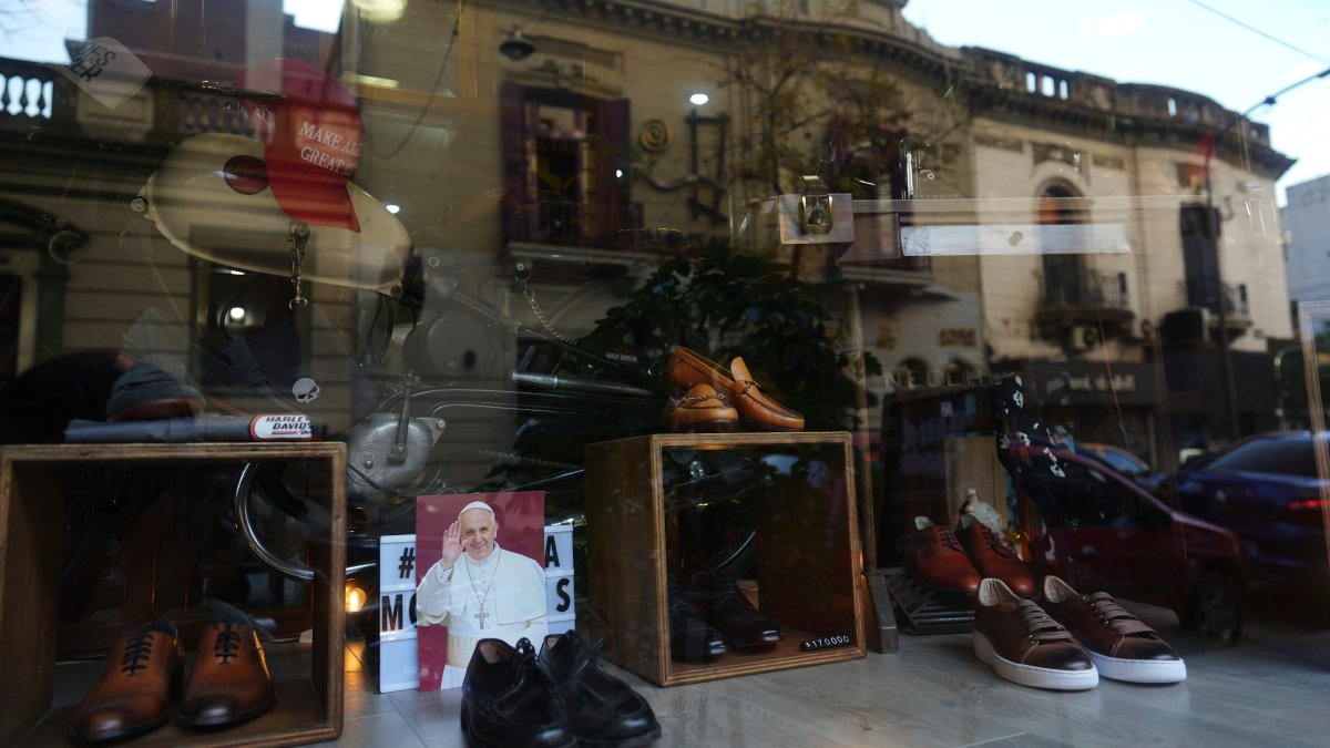 Pope Francis’ ordinary shoes bring pride to his Argentine cobbler ...