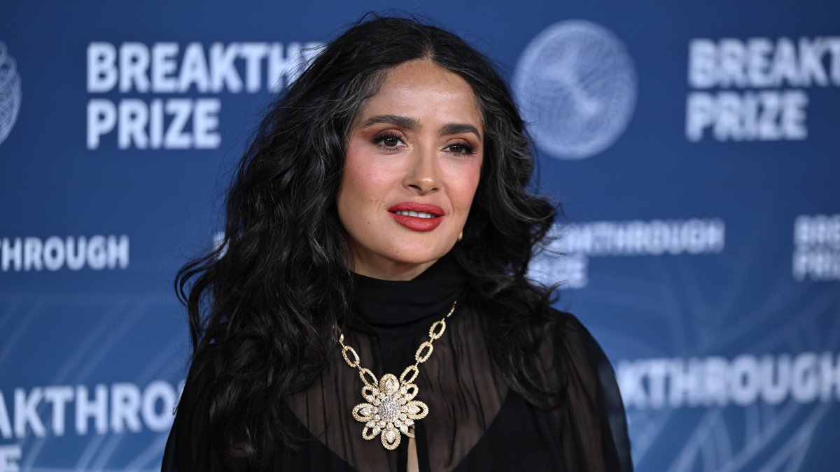 Salma Hayek stuns on cover of Sports Illustrated Swimsuit 2025 – NBC4 ...