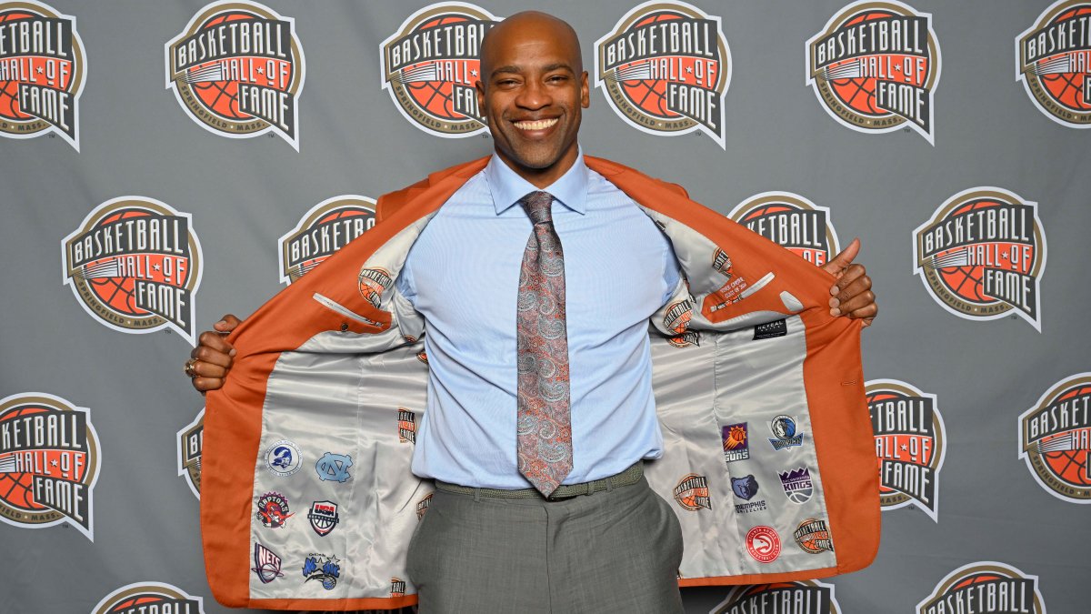 NBC adds Vince Carter to NBA broadcast team as a studio analyst – NBC4 ...