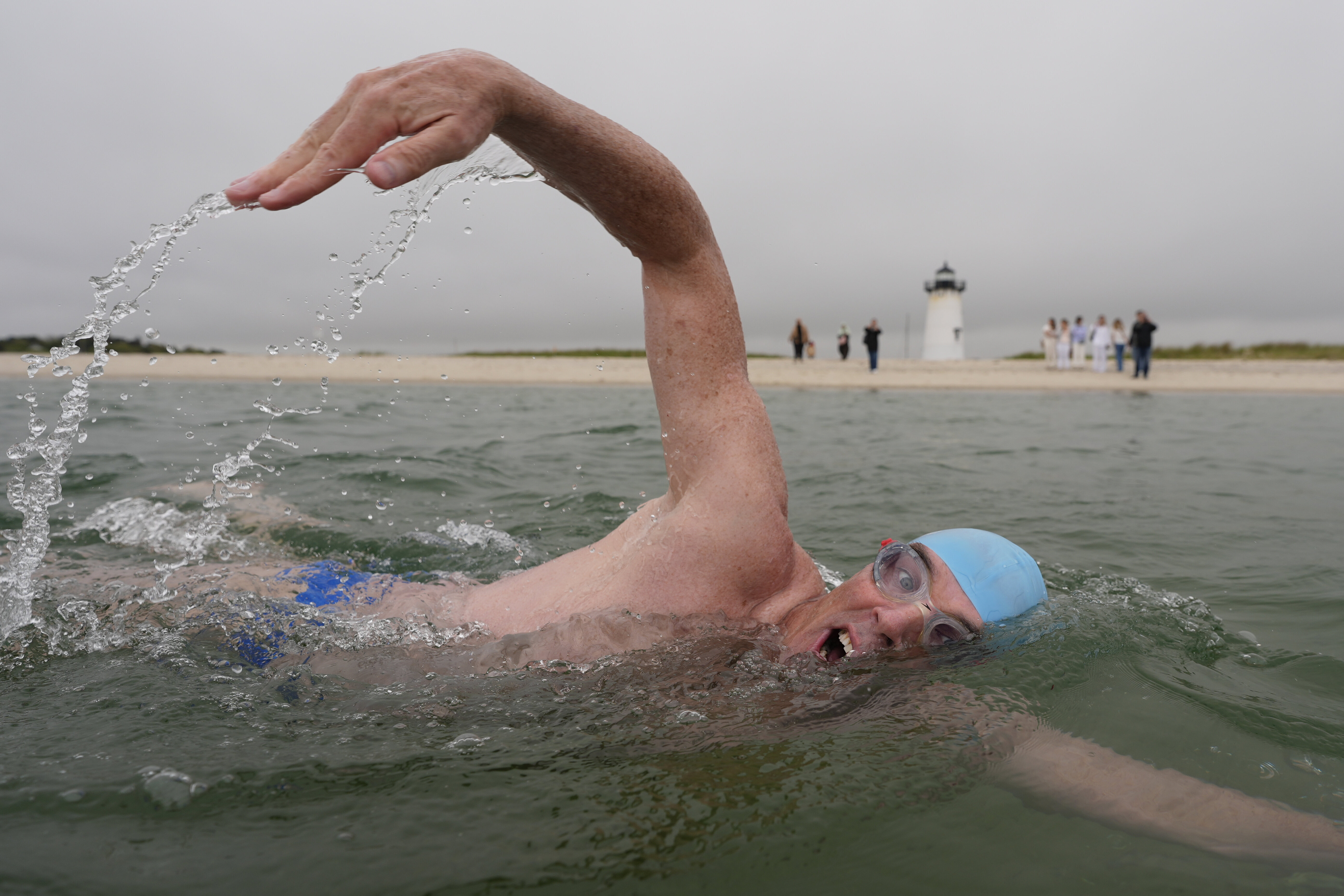 Lewis Pugh finishes Martha’s Vineyard shark-awareness swim – NBC4 ...