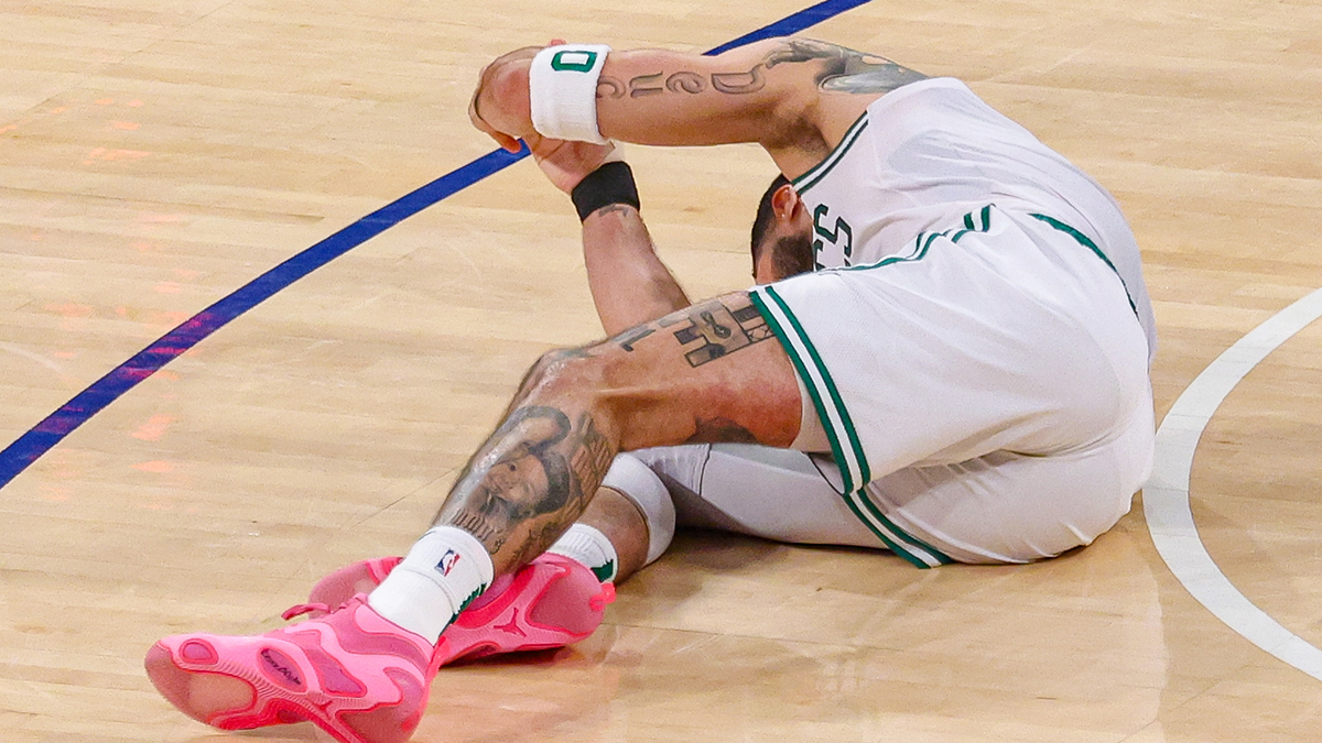 Jayson Tatum suffers scary leg injury in Celtics-Knicks Game 4 – NBC4 ...