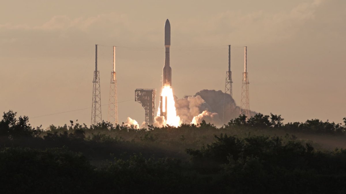 Amazon launches second batch of Kuiper internet satellites, taking on ...