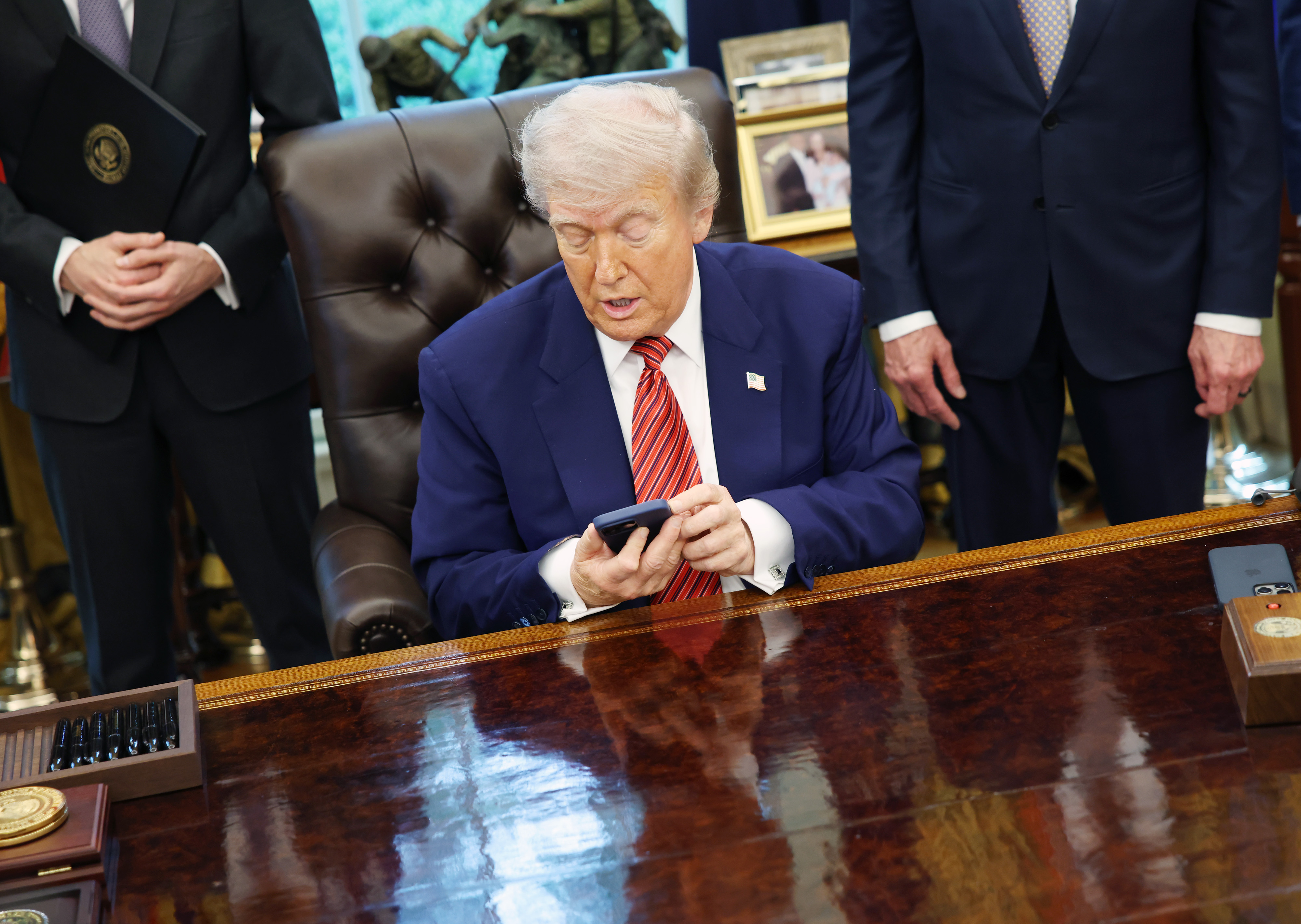 Trump-branded wireless service launches — with a gold phone – NBC4 ...