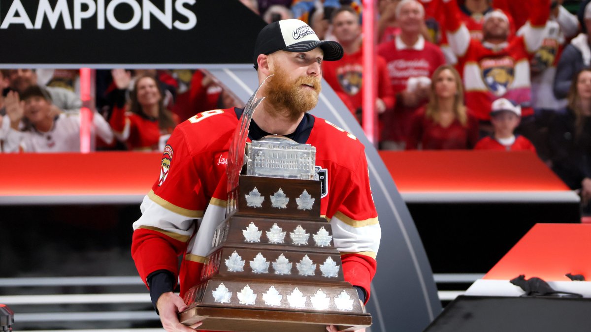 Panthers star Sam Bennett wins Conn Smythe Trophy as playoff MVP – NBC4 ...