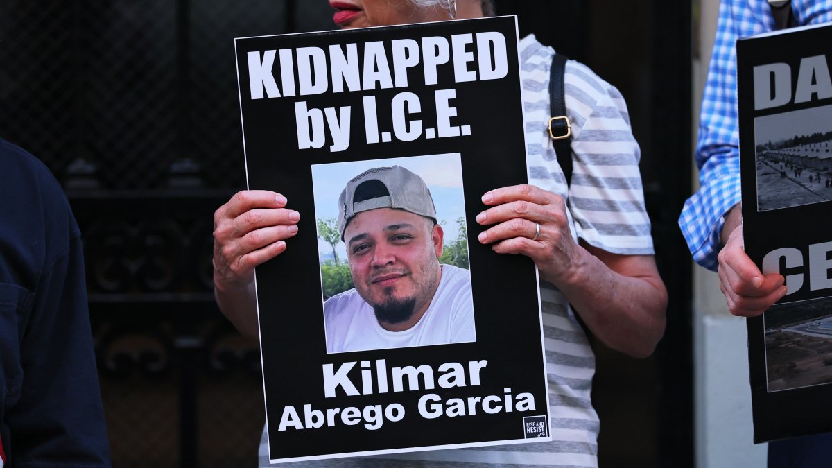 Kilmar Abrego Garcia pleads not guilty to human smuggling charges ...