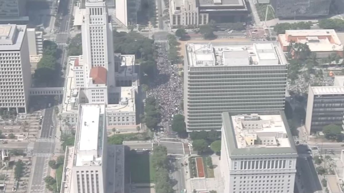 Live updates: 7 LAPD officers injured in altercations with ‘agitators ...