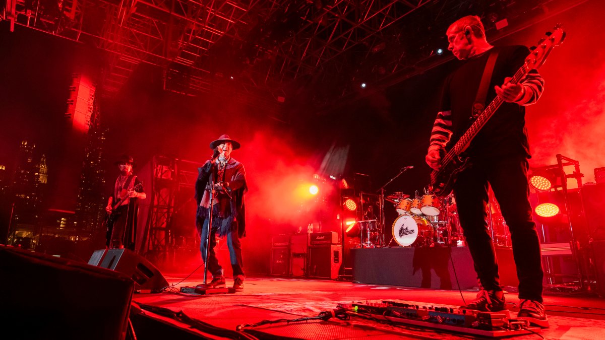 Jane’s Addiction bandmates sue each other over tour-ending fight – NBC4 ...